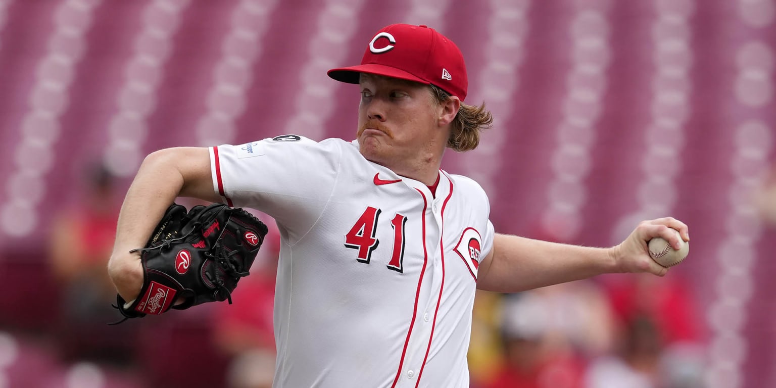 Andrew Abbott allows five runs in Reds' loss to Brewers