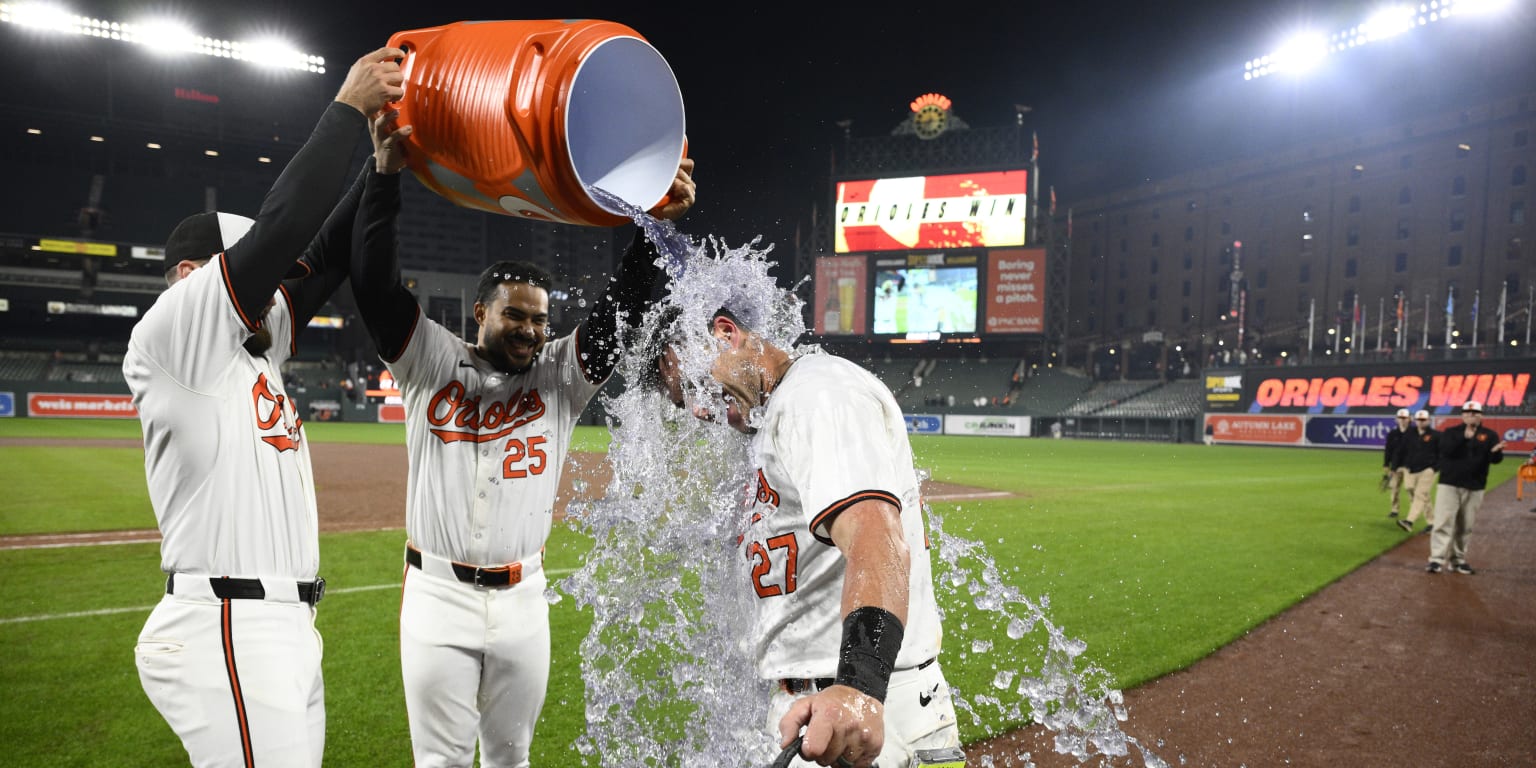James McCann hits walk-off two-run single for Orioles win