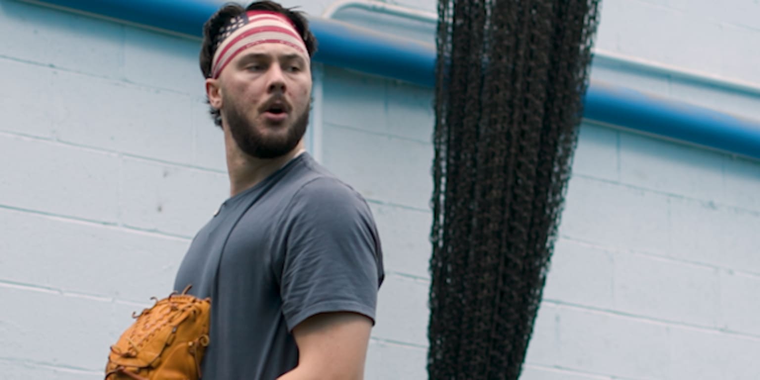 Paul Skenes works out in New York after receiving ROY Award