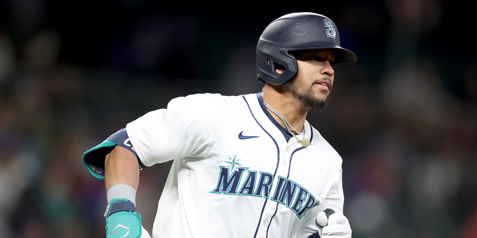 Mariners call up Jonatan Clase, option Luis Urías