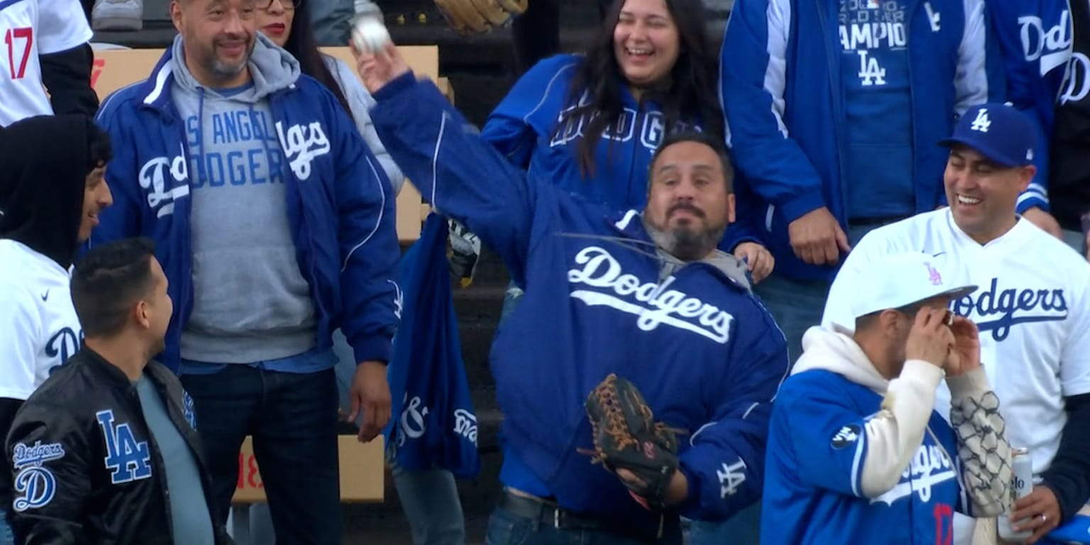 Dodgers fan throws back decoy home run ball