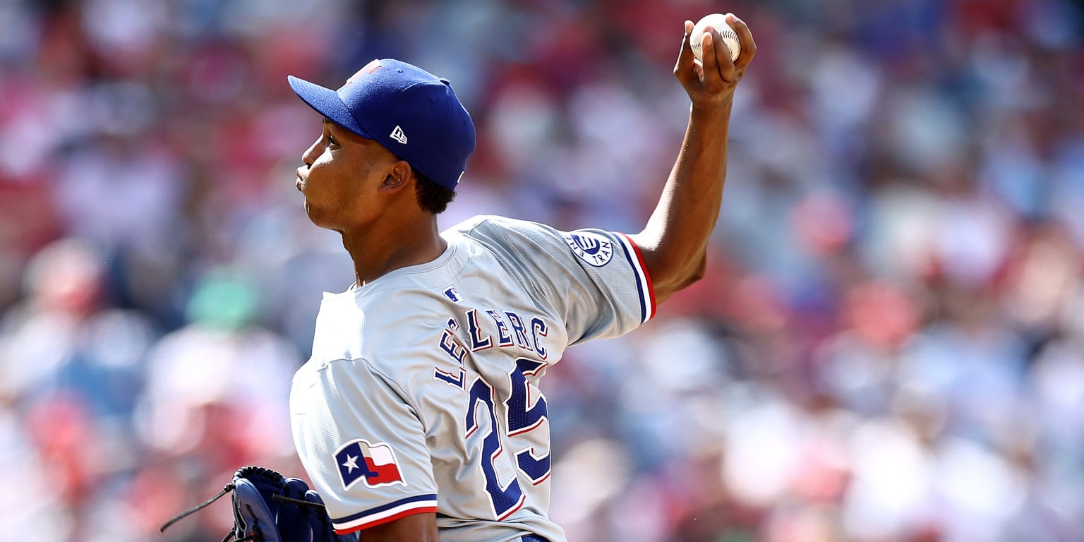 Jose Leclerc signs contract with Athletics