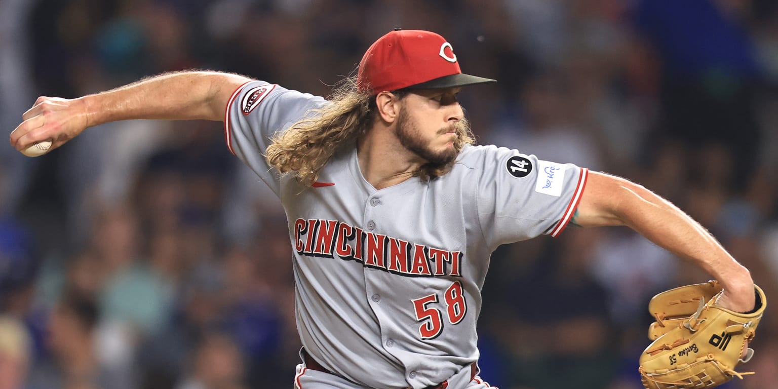 Reds defeat Cubs in series opener at Wrigley Field