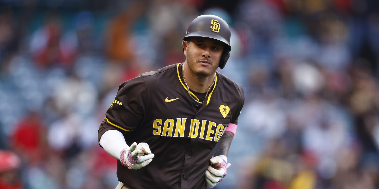 Manny Machado ends homer drought at 99 at-bats