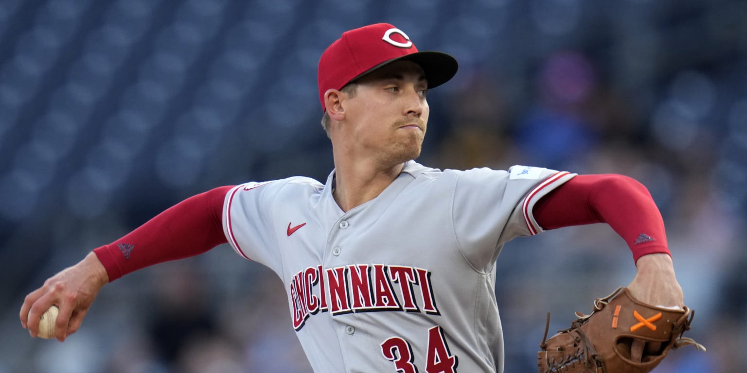 Luke Weaver makes Reds debut vs. Pirates