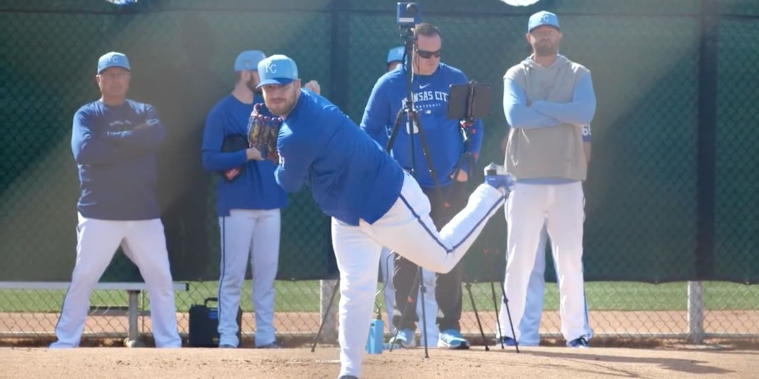 New Royals pitchers throw first Spring Training bullpens