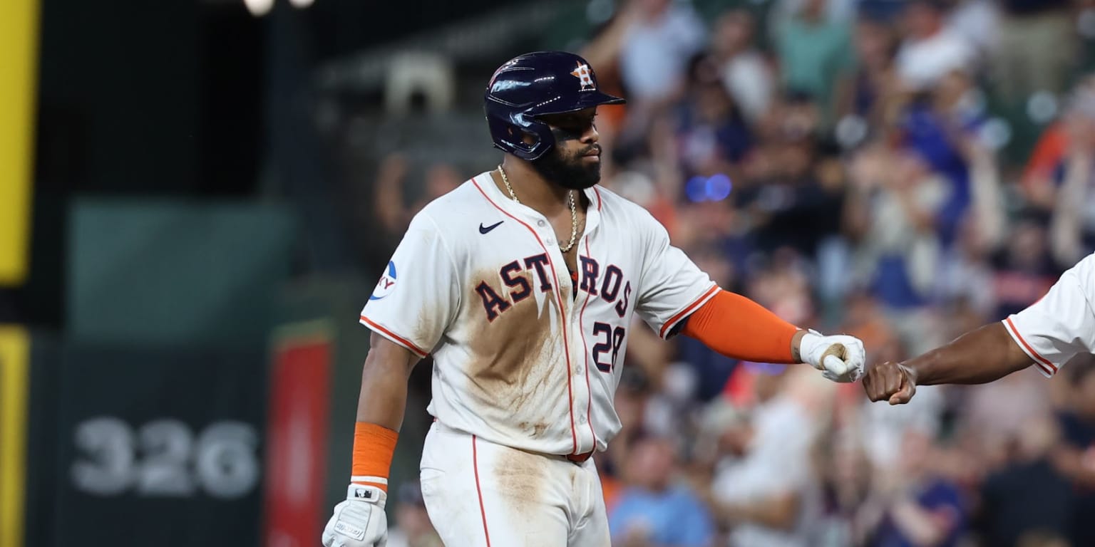 Jon Singleton leads Astros past A's with clutch hit