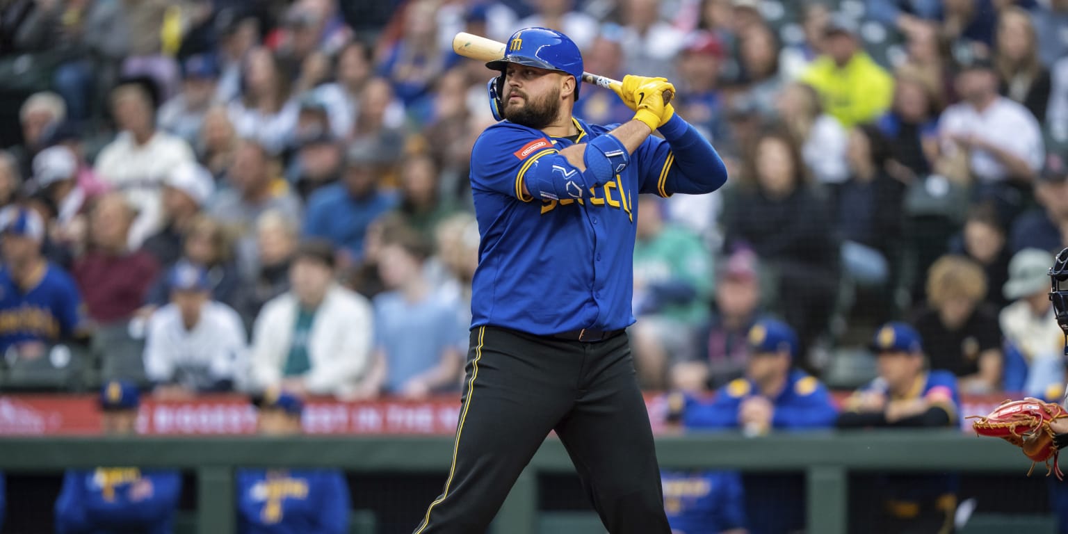 Rangers sign Rowdy Tellez to Minor League contract