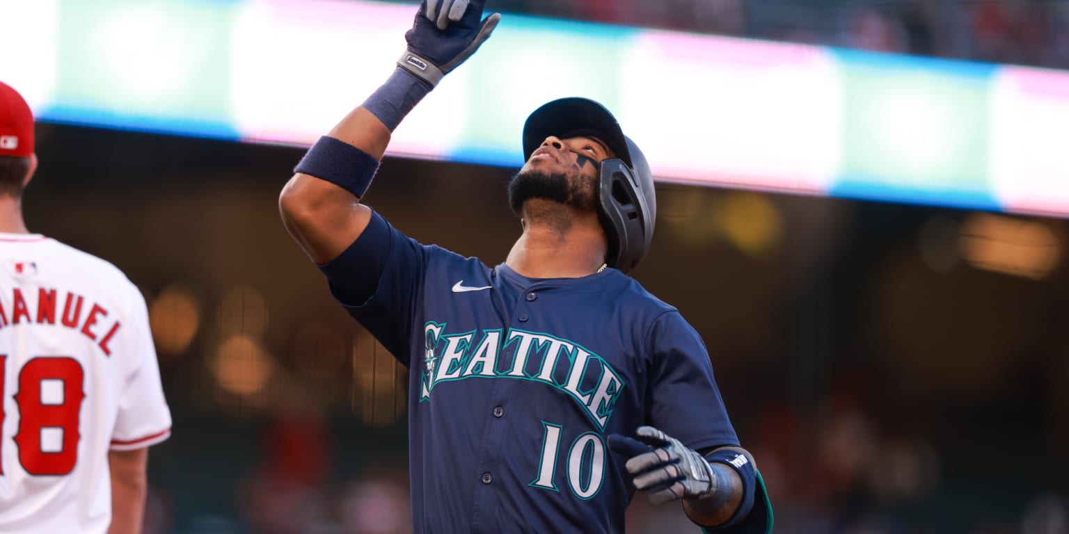 Julio Rodríguez, Victor Robles help Mariners win opener vs. Angels