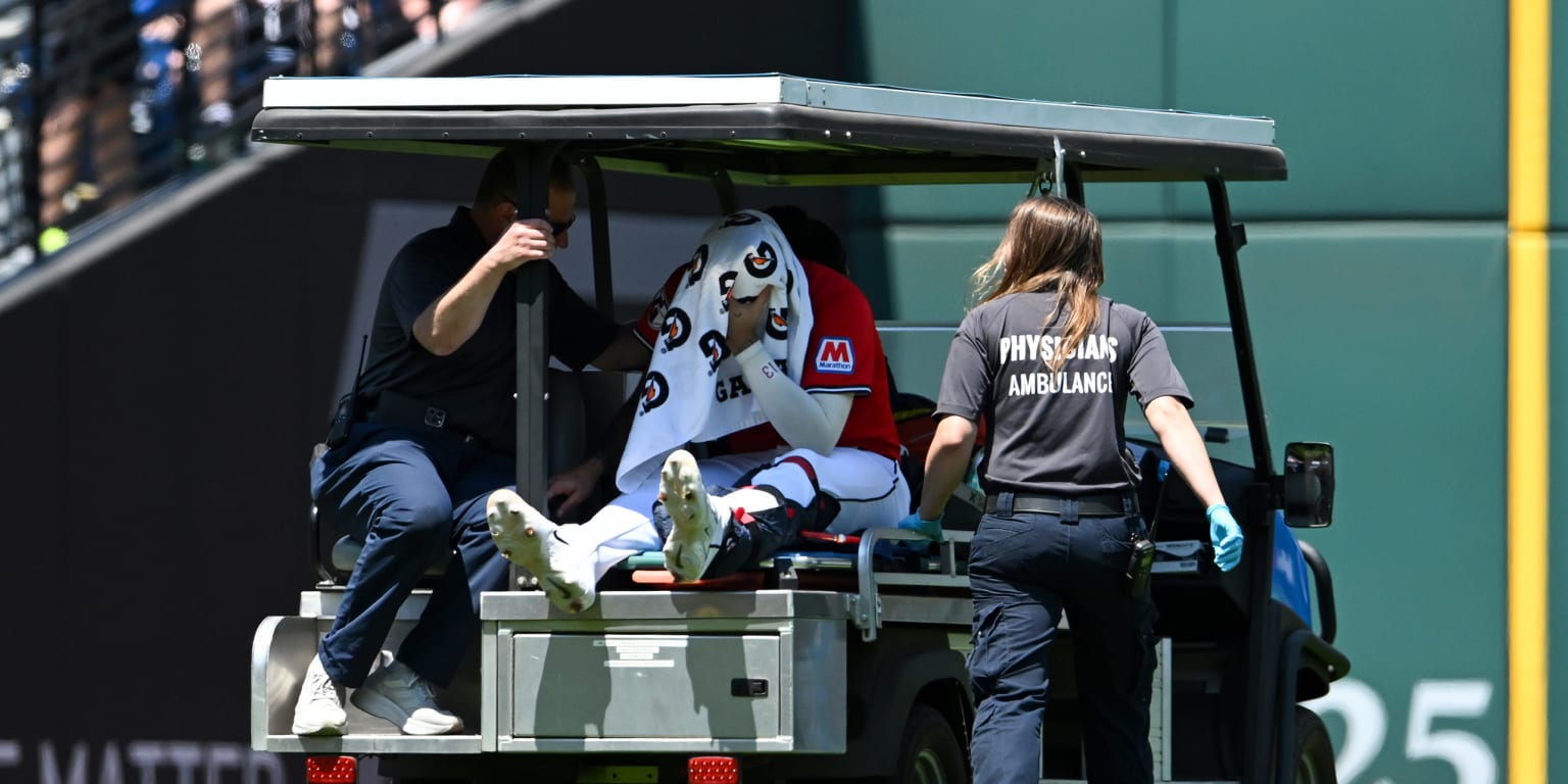 Gabriel Arias exits Guardians' game with left ankle sprain