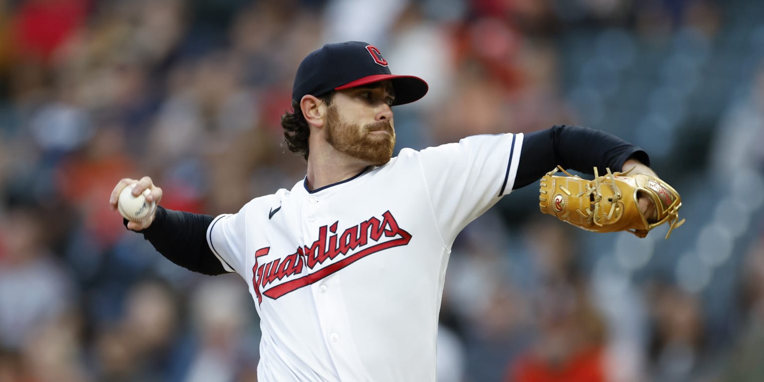 Shane Bieber llegó a un acuerdo para regresar a los Guardianes