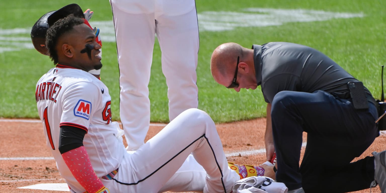 Angel Martínez placed on injured list with left foot fracture