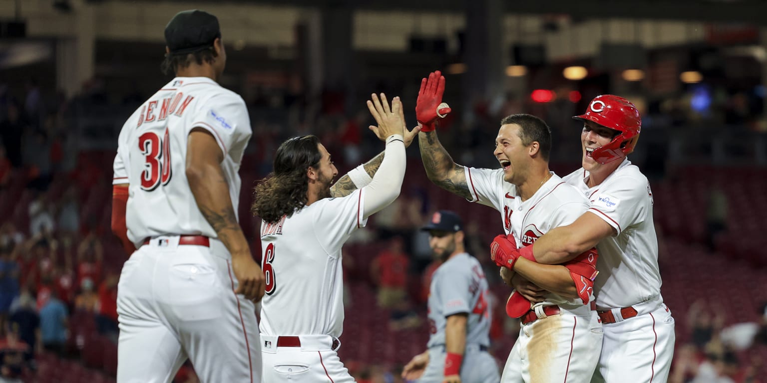Nick Senzel hits walk-off sacrifice fly lifts Reds over Cardinals
