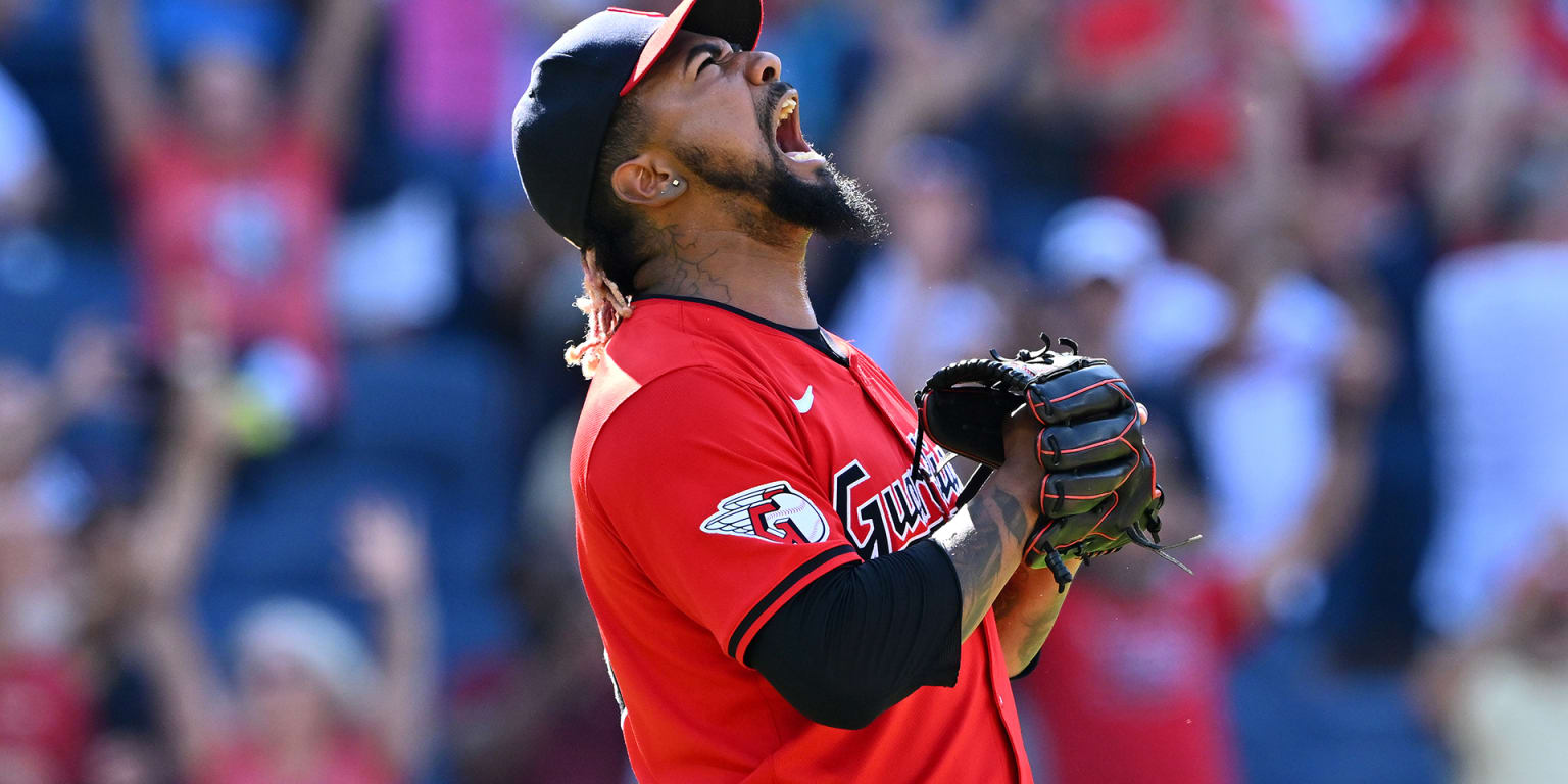 Jhonkensy Noel caps Guardians' rally in win vs. Royals