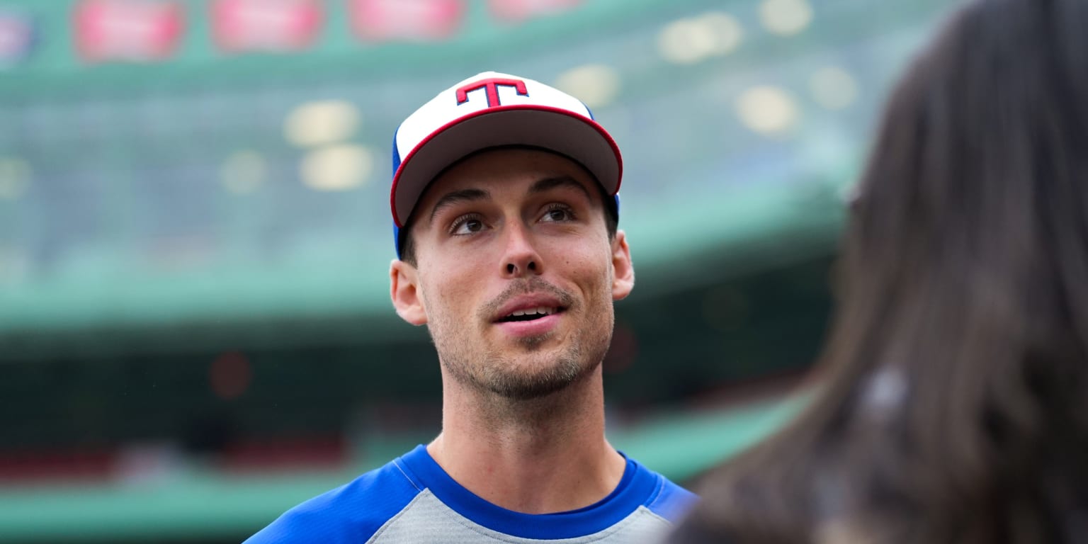 Evan Carter collects two hits in return to Rangers MLB roster