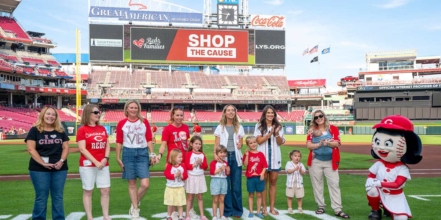 Reds' players, families give back through Shop the Cause