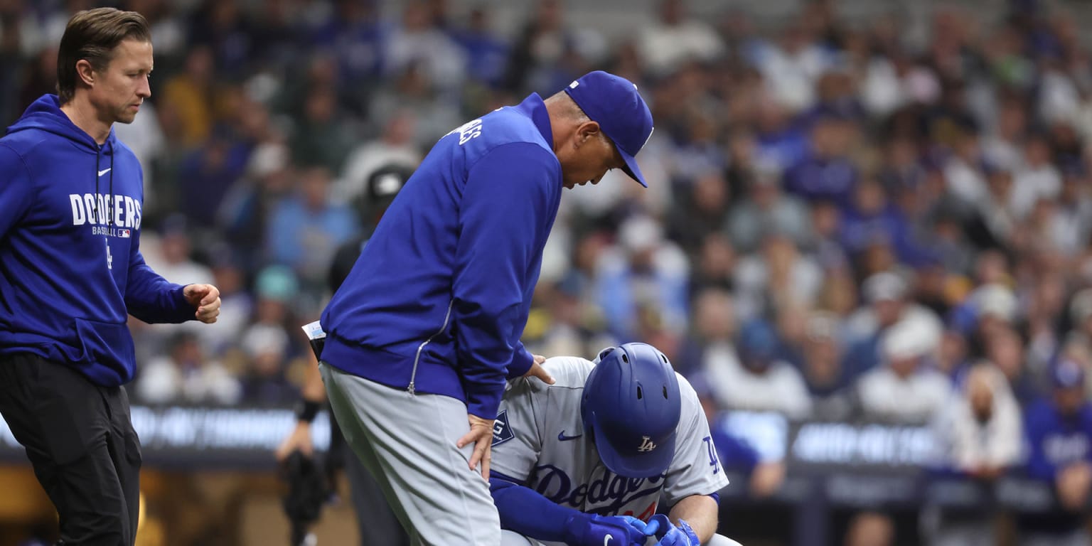 Max Muncy to miss at least two games after suffering wrist injury