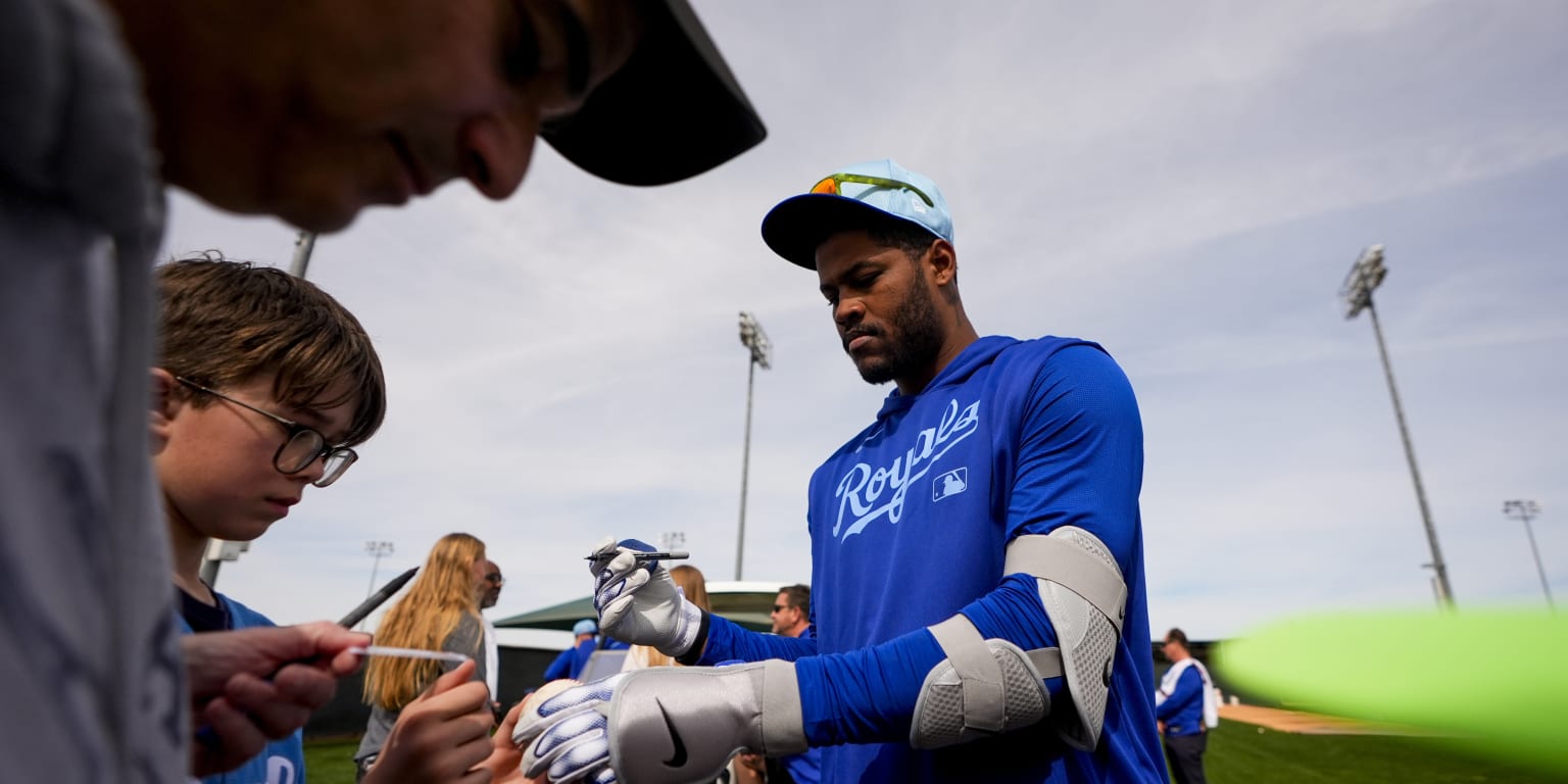Royals ponder trades, signings before Spring Training