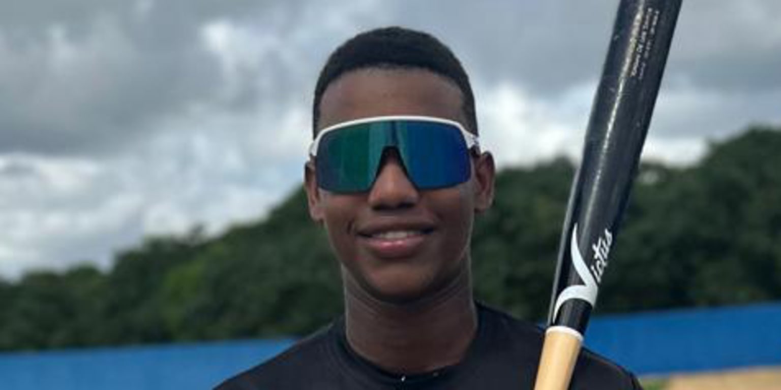 Pirates sign 2025 international prospect Johan De Los Santos