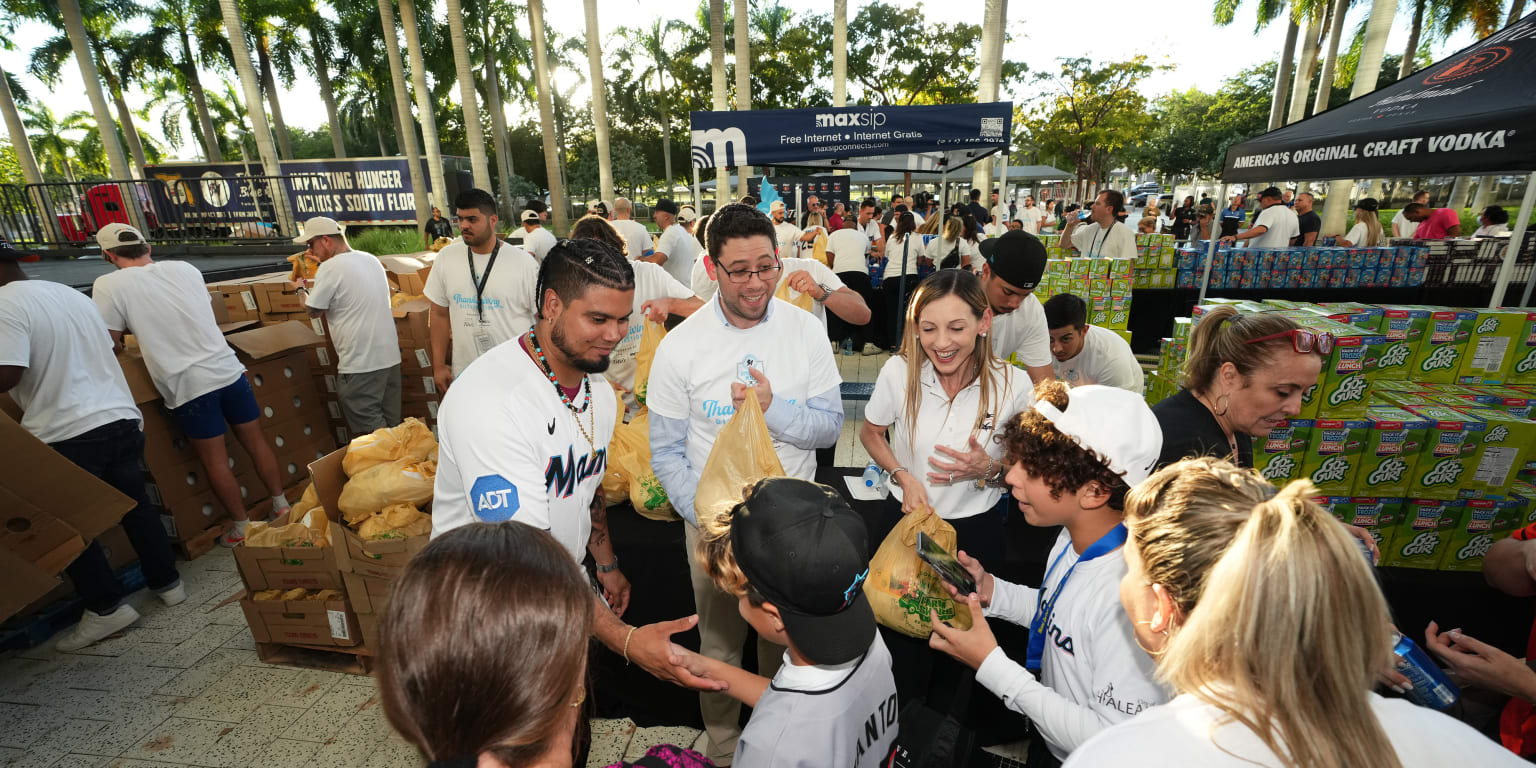 Peter Bendix joins Marlins' Thanksgiving event