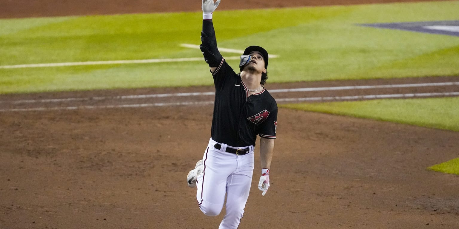 Alek Thomas receives T-shirt giveaway NLCS home run