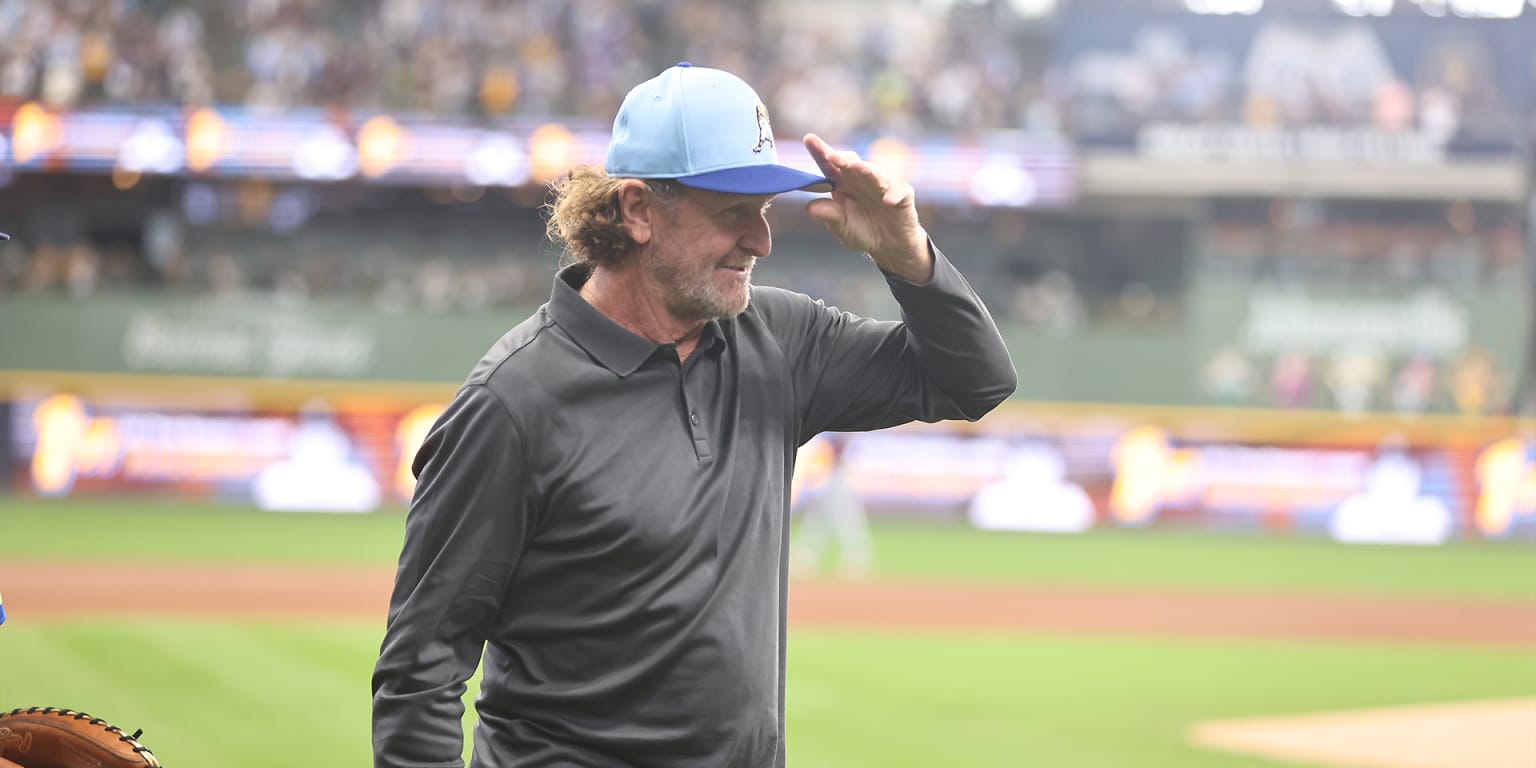 Robin Yount throws out ceremonial first pitch