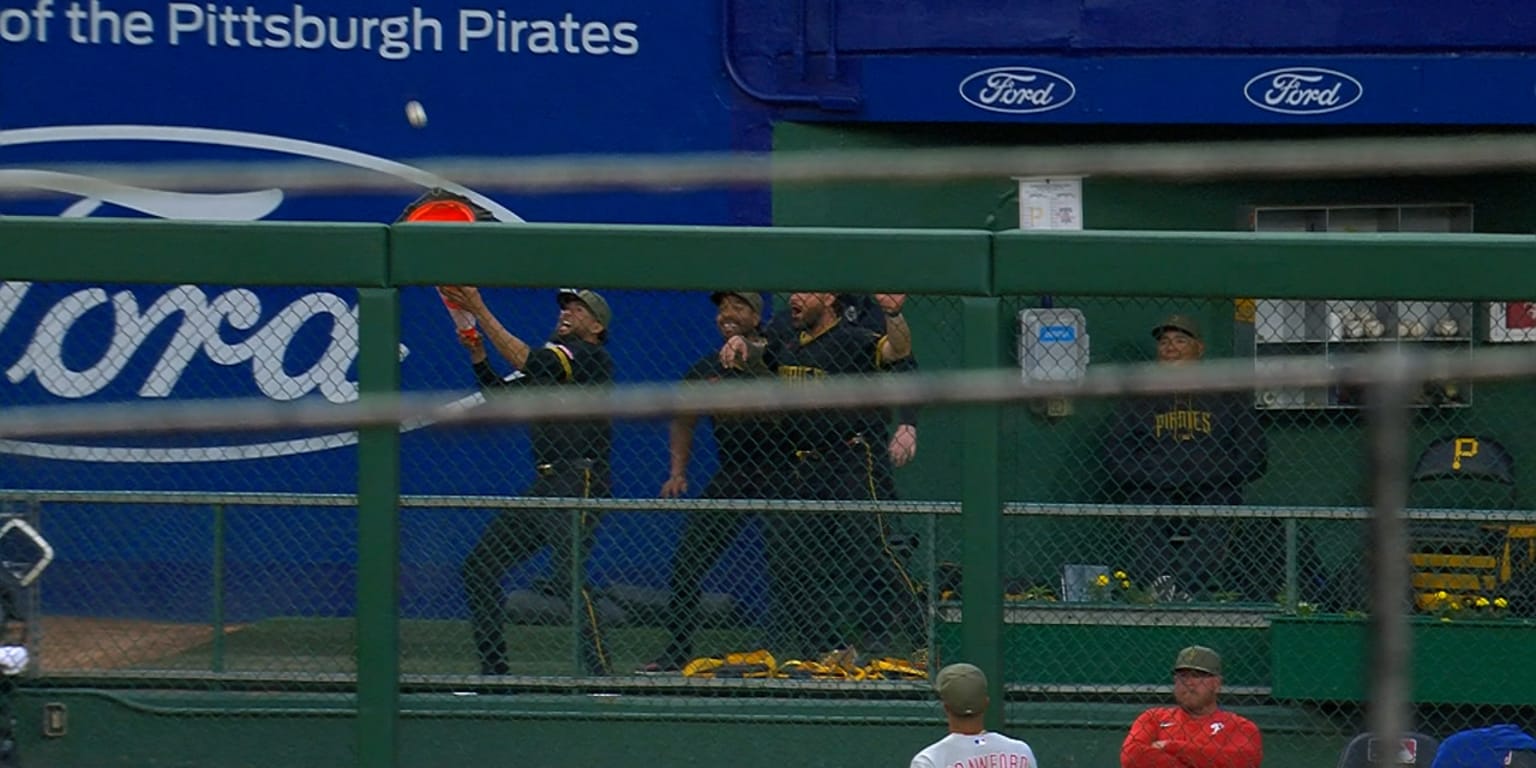 Pirates relievers catch home run in traffic cone