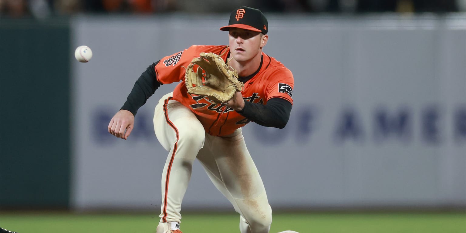 Giants Tyler Fitzgerald heads to IL with left rib fracture