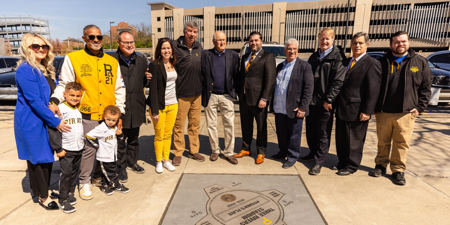 Roberto Clemente's 3,000th hit honored with marker outside of PNC Park