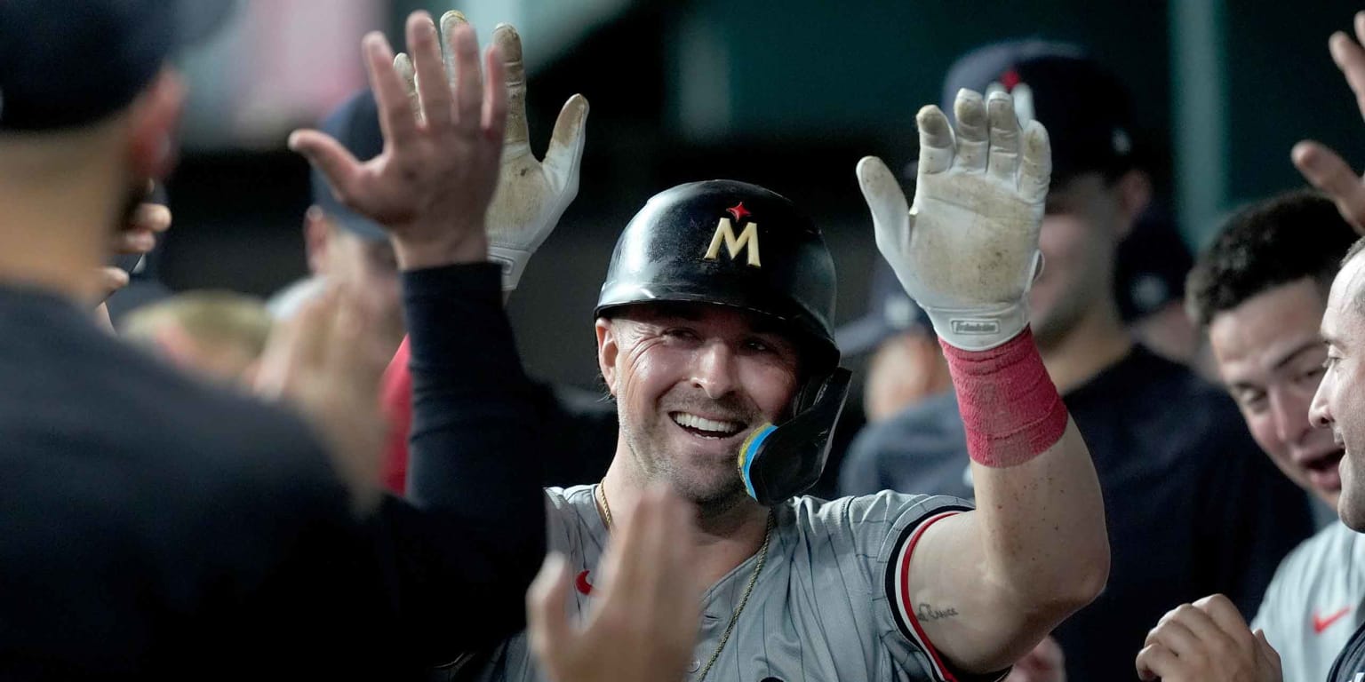 Kyle Farmer free-agent contract with Rockies