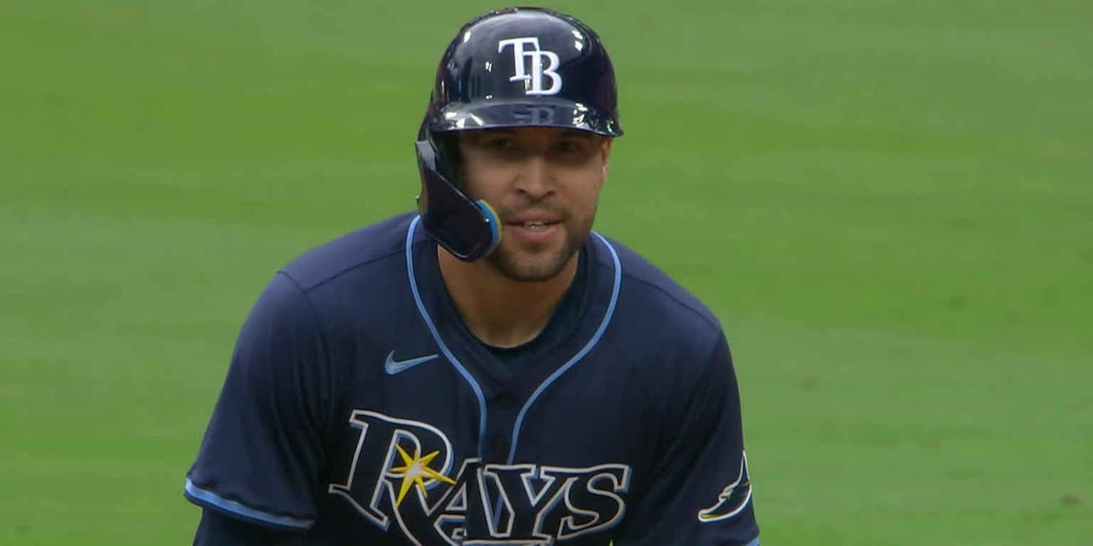 Lowe, Carlson lucen y Rays evitan la barrida en San Luis
