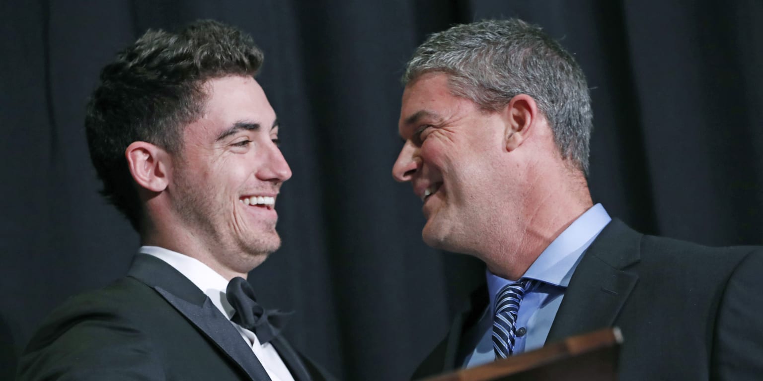 Cody Bellinger follows father Clay to Yankees