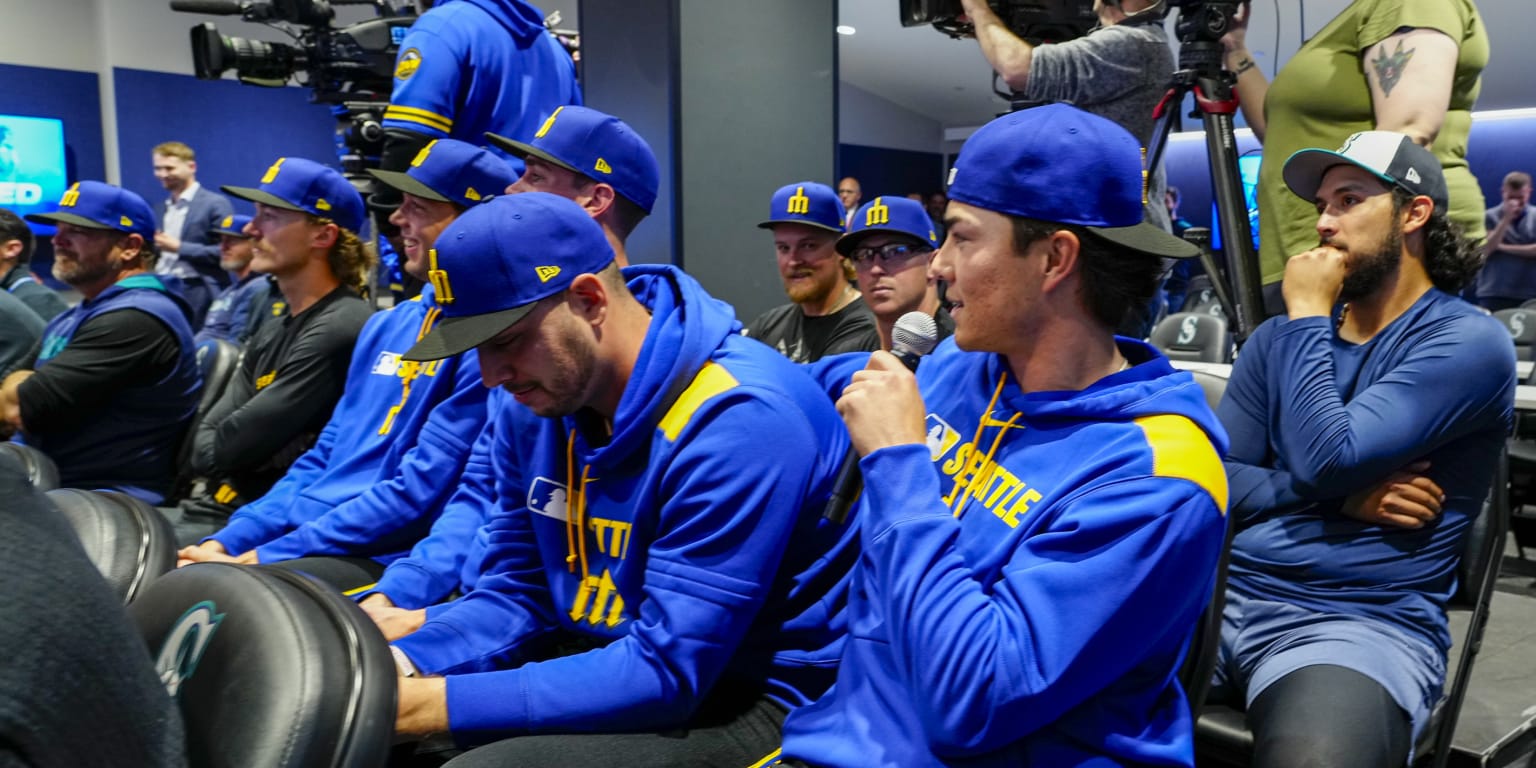 Mariners pitchers ask Cal Raleigh questions at press conference