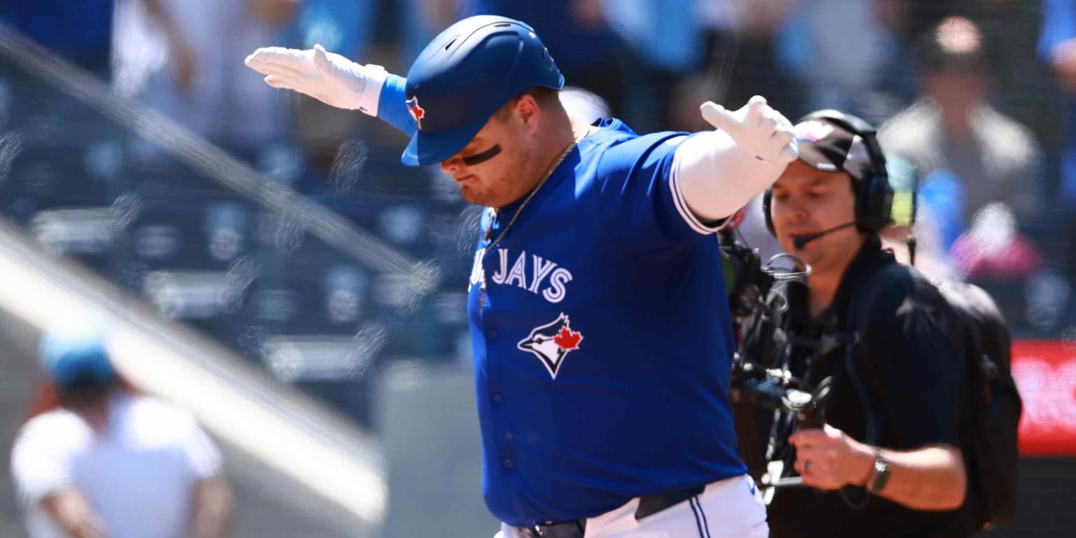 Daniel Vogelbach hits first homer of season in Blue Jays' win