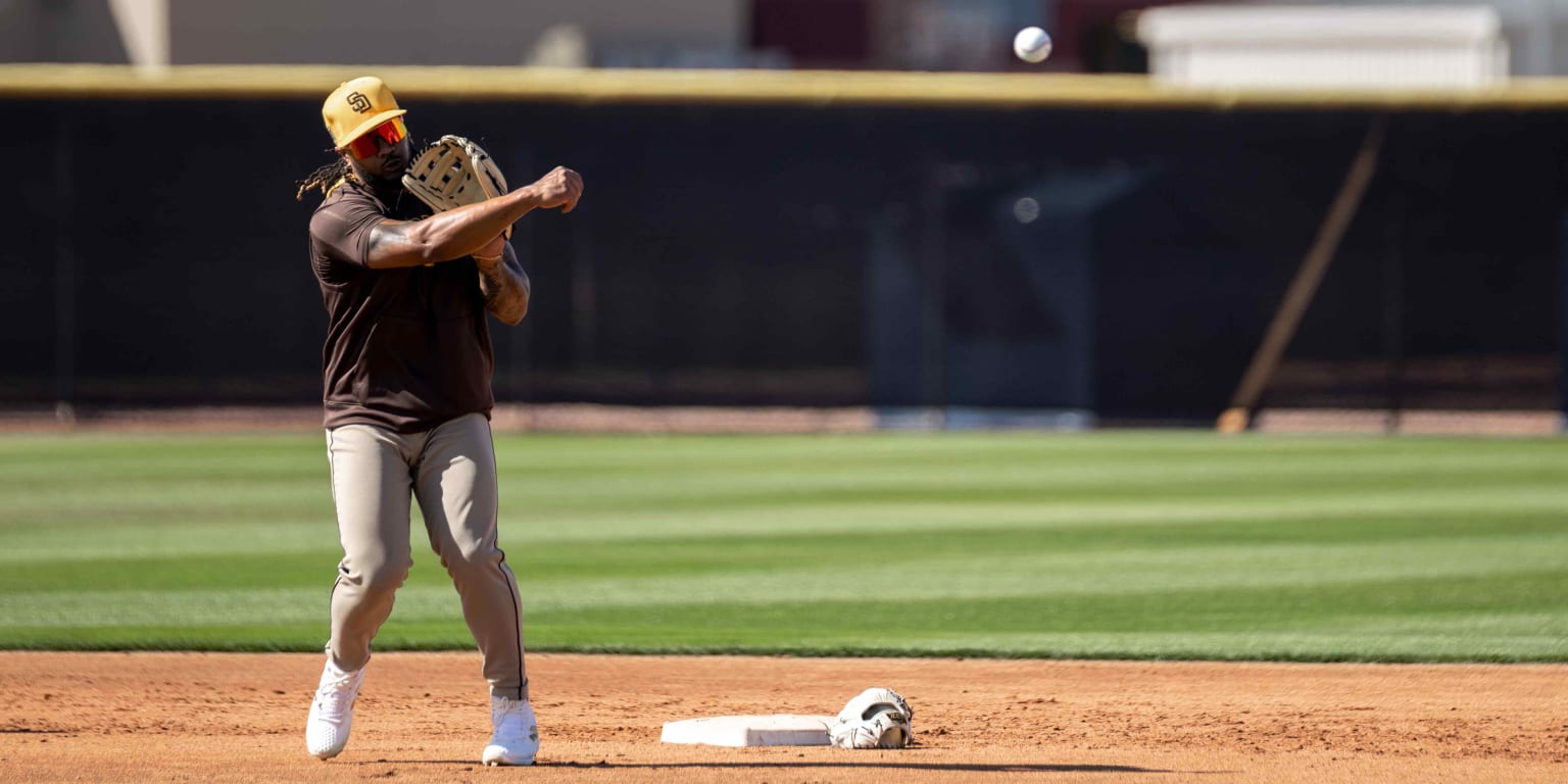 Eguy Rosario fighting to earn Padres roster spot