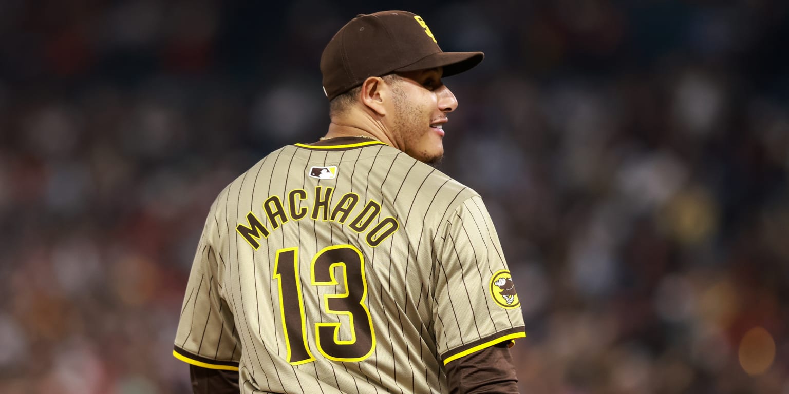 Manny Machado exits early with injury