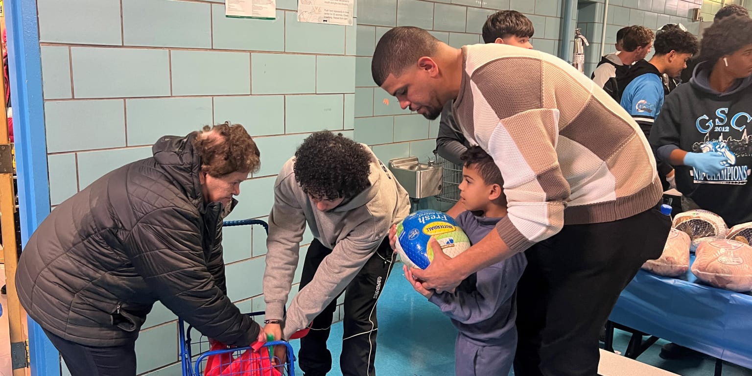 Dellin Betances Thanksgiving community event