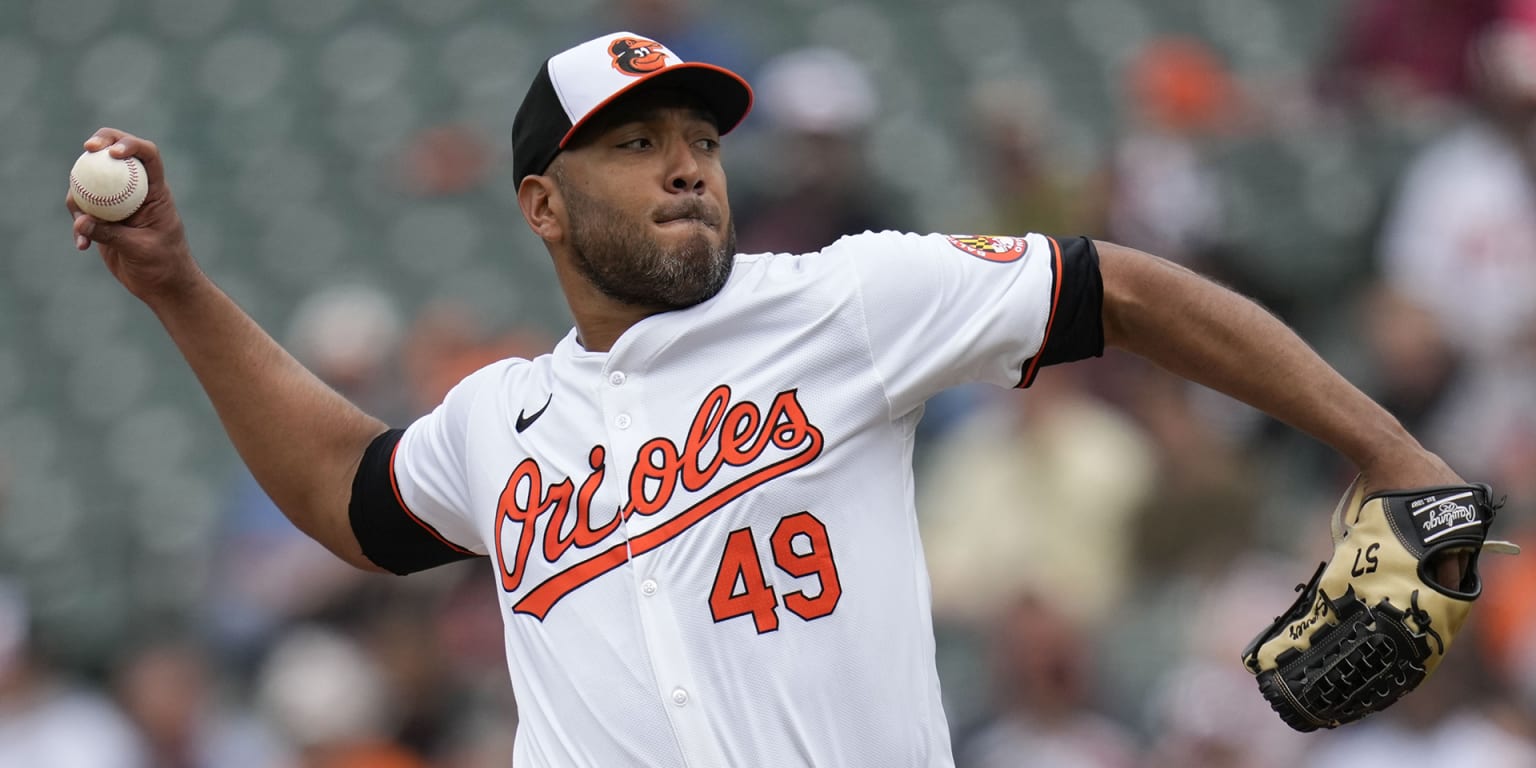 Albert Suárez dominates in first MLB start since 2016