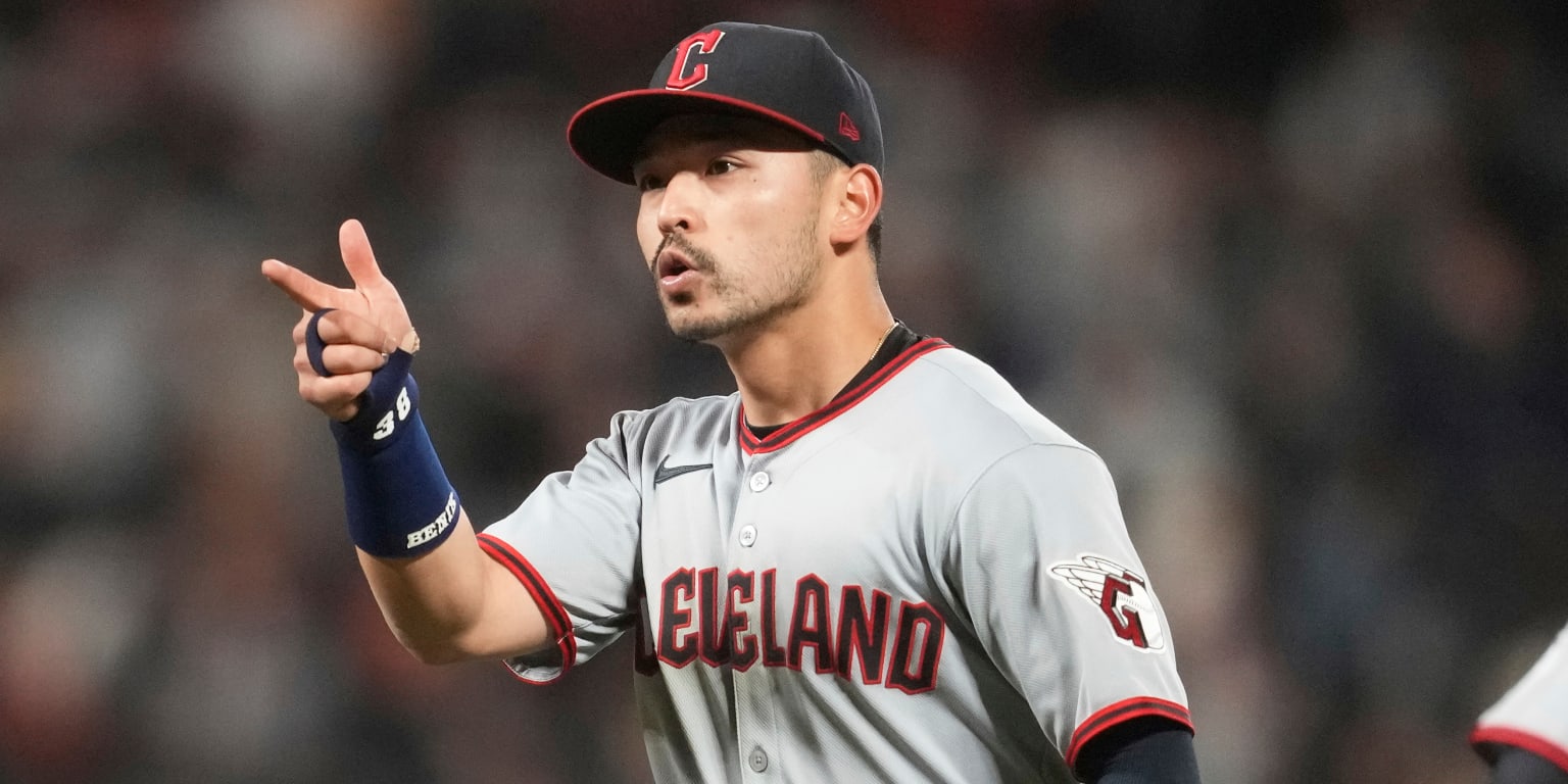 Steven Kwan makes two great throws vs. Giants