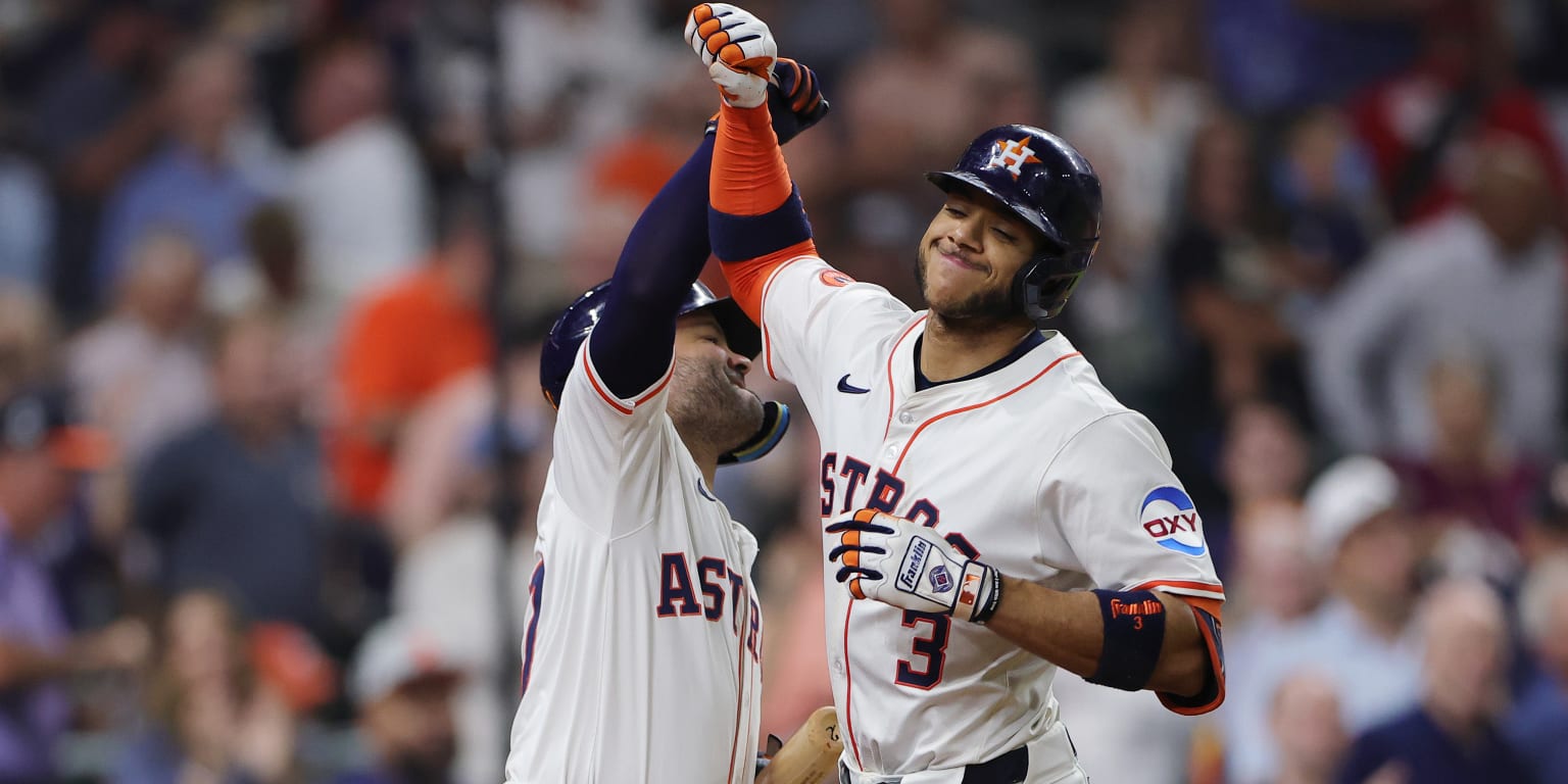 Astros sweep Rangers, move back into first place