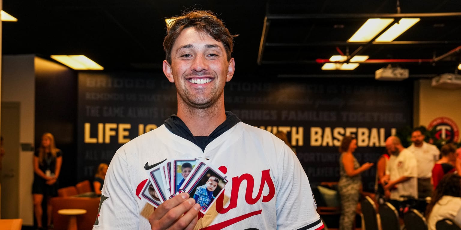 Twins, Brooks Lee hold autograph event for special-needs kids