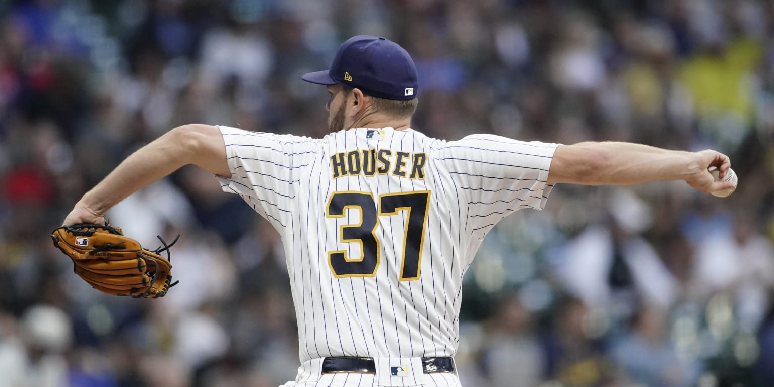Adrian Houser pitches 6 strong innings in win vs. Reds