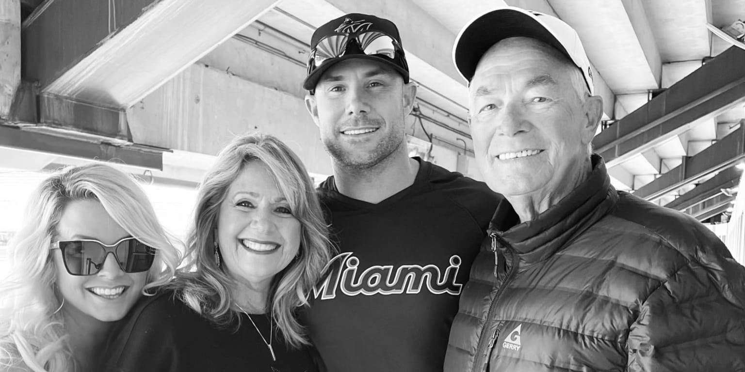 Skip Schumaker credits father with MLB career, rise to manager