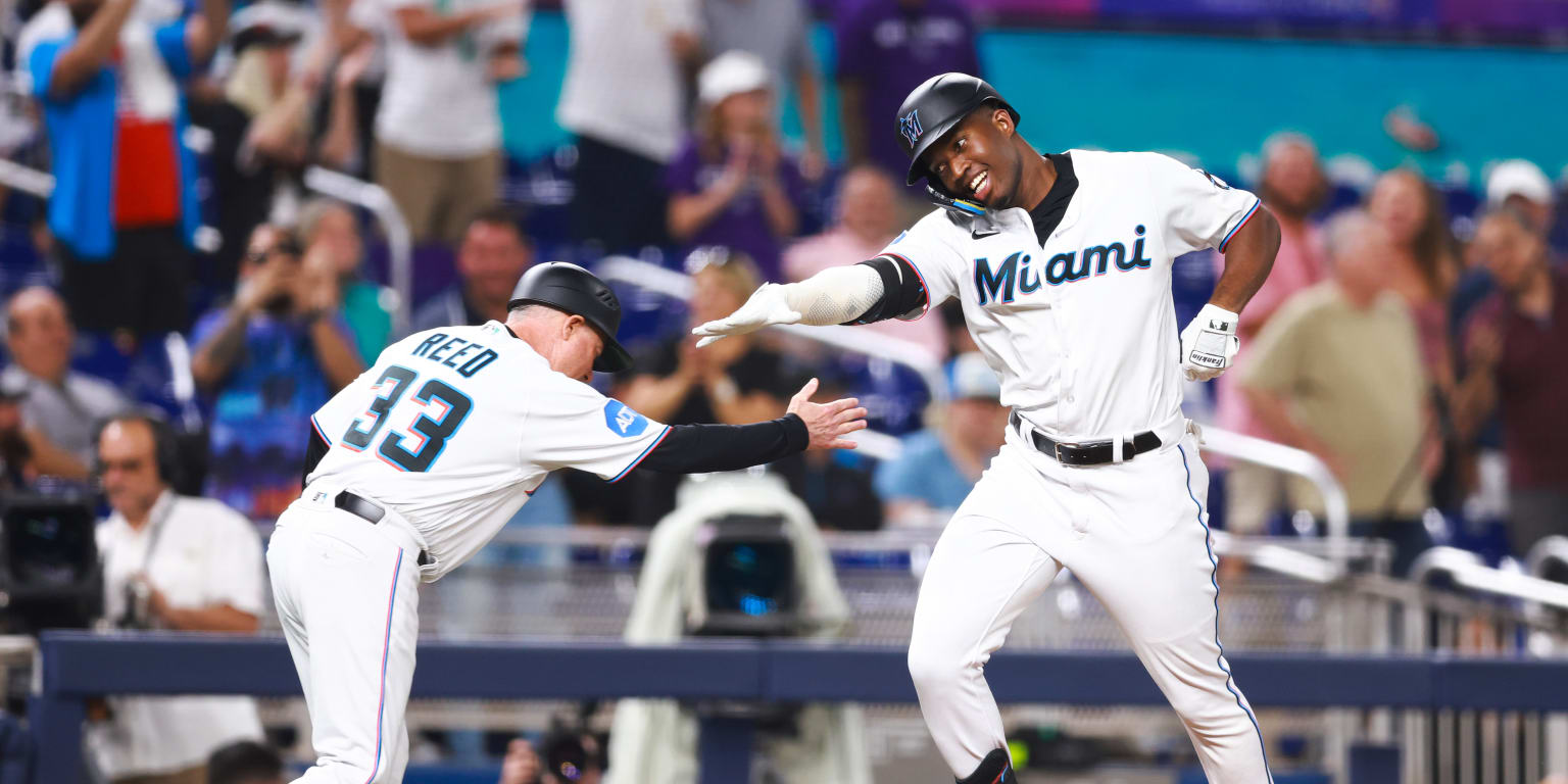Bates de Marlins estallan en el 5to para aplastar a Dodgers