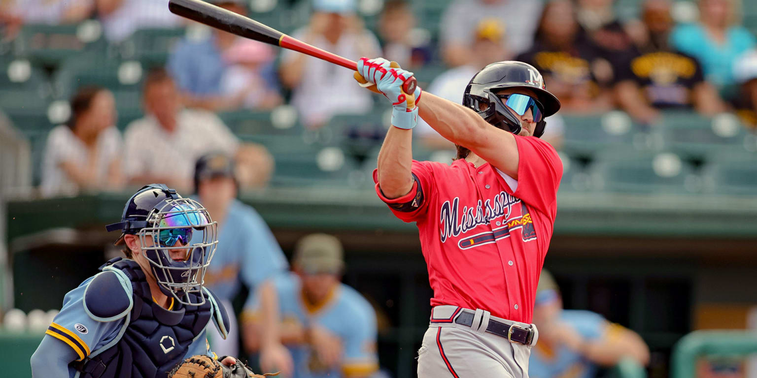 Matt Carpenter, Ray Kerr traded by Padres to Braves