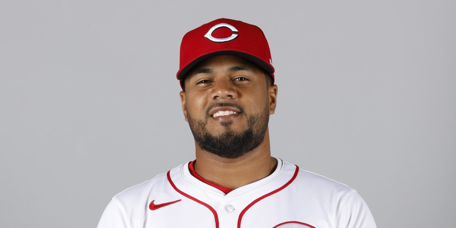 Jeimer Candelario brings veteran presence to Reds' infield
