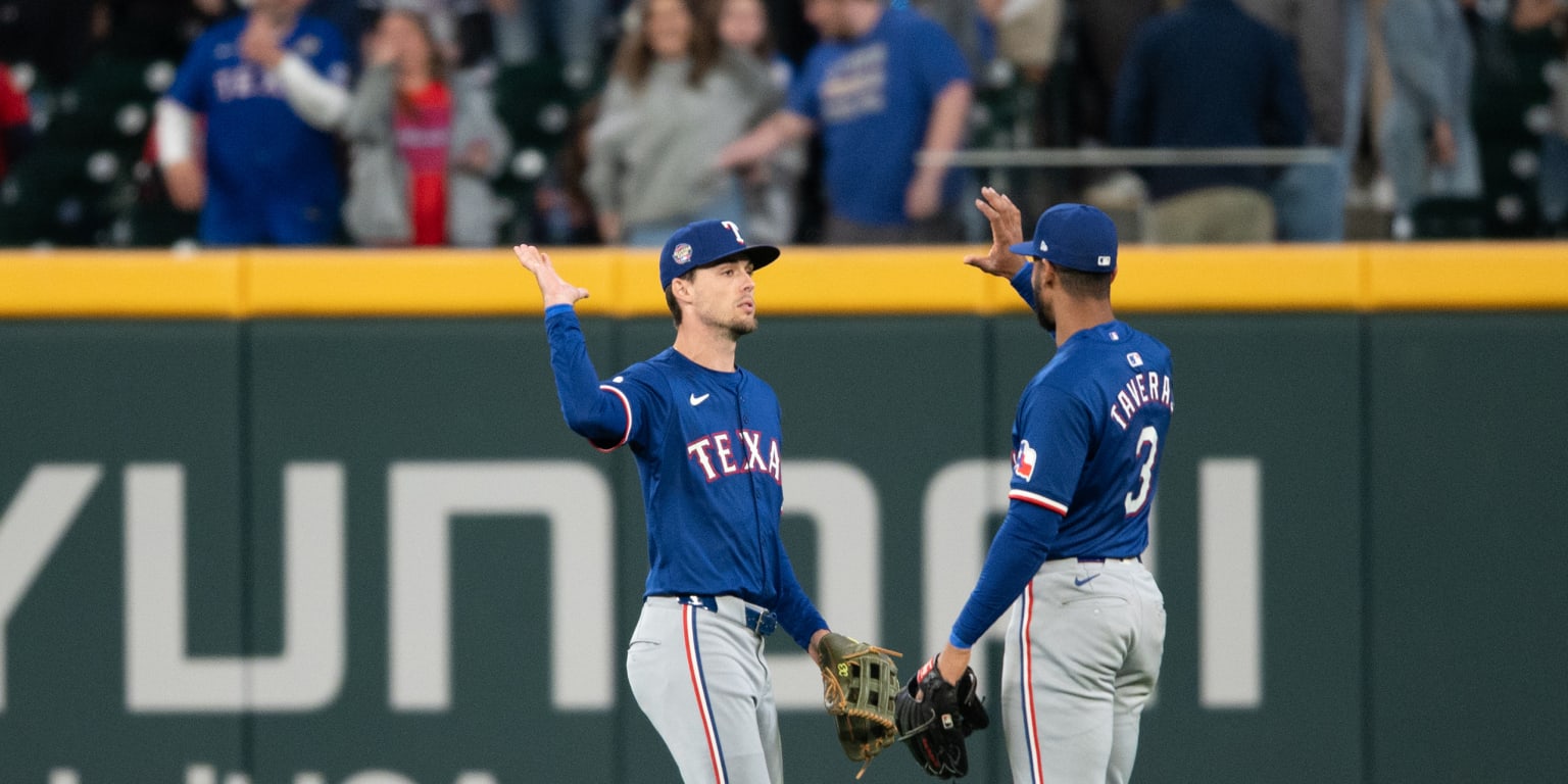 Evan Carter heating up with bat, glove in win over Braves