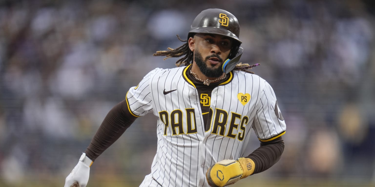 Fernando Tatis Jr. extends hitting streak to 12 games