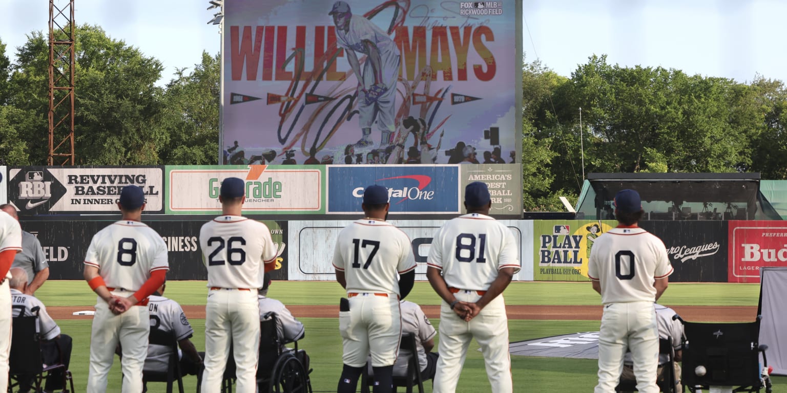 Giants, Cardinals honor Willie Mays before Rickwood Field game