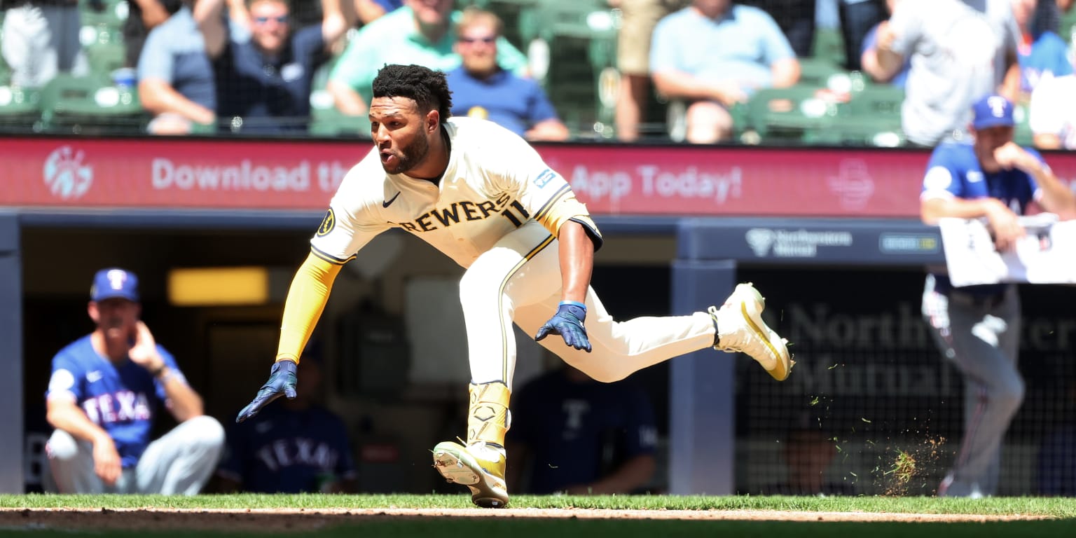 Jackson Chourio hits inside-the-park home run